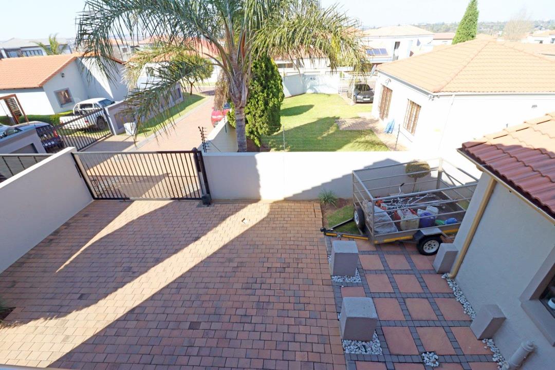 4 Bedroom House for Sale in Blue Hills – Kago M Real Estate Solutions